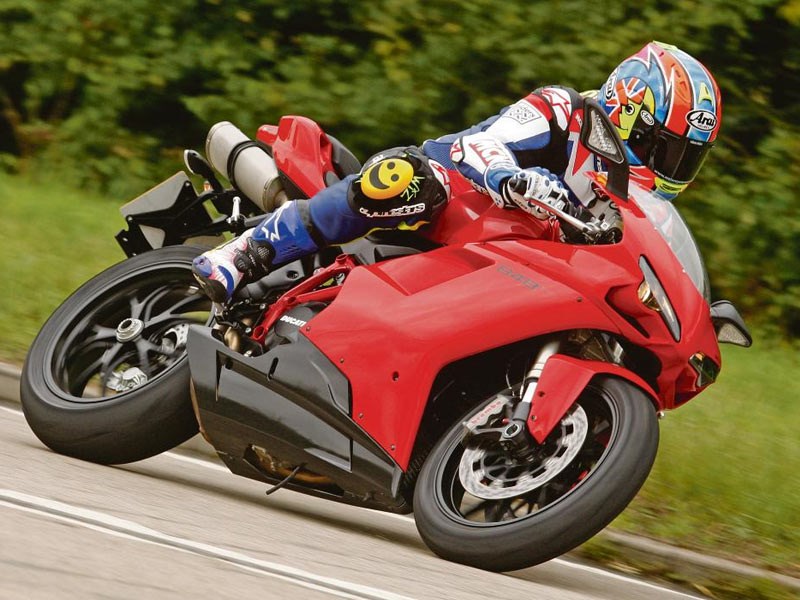Ducati 848 Evo (2010-2012) Review | Speed, Specs & Prices