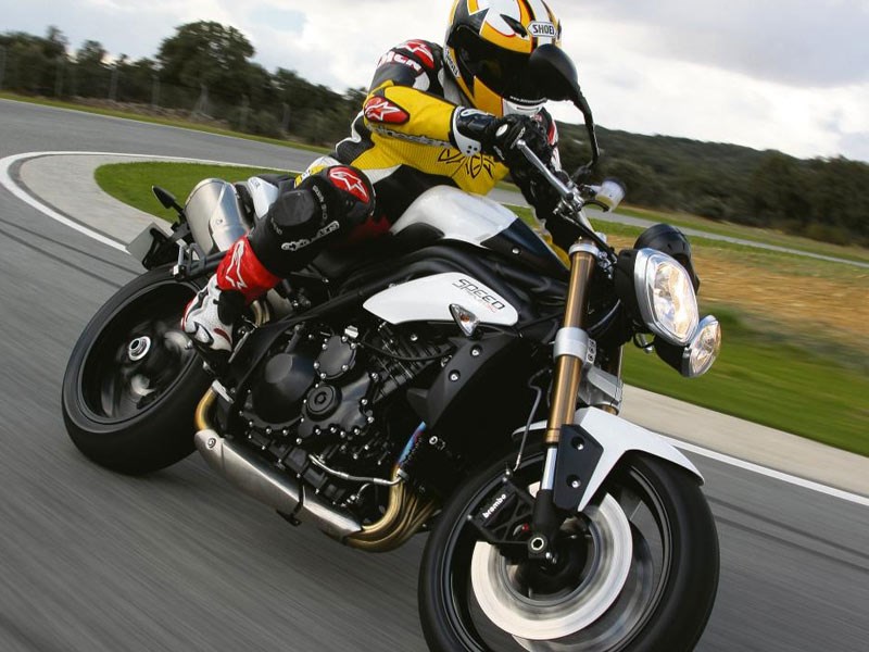 TRIUMPH SPEED TRIPLE 1050 (2011-on) Motorcycle Review
