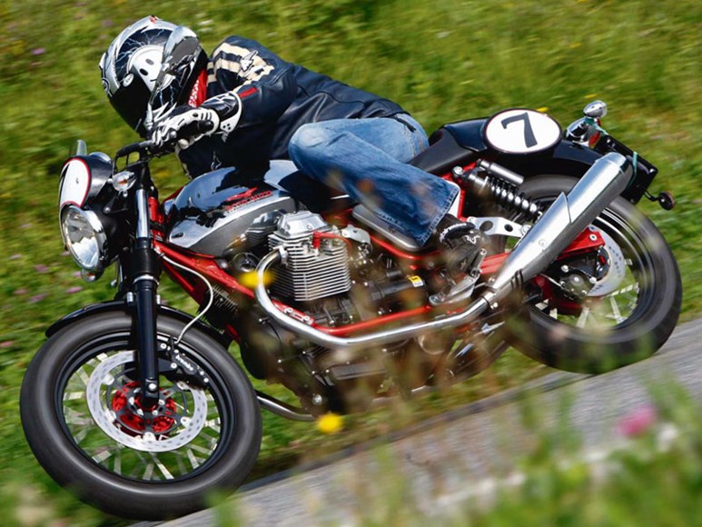 2011-2016 MOTO-GUZZI V7 RACER Review | Specs & Prices