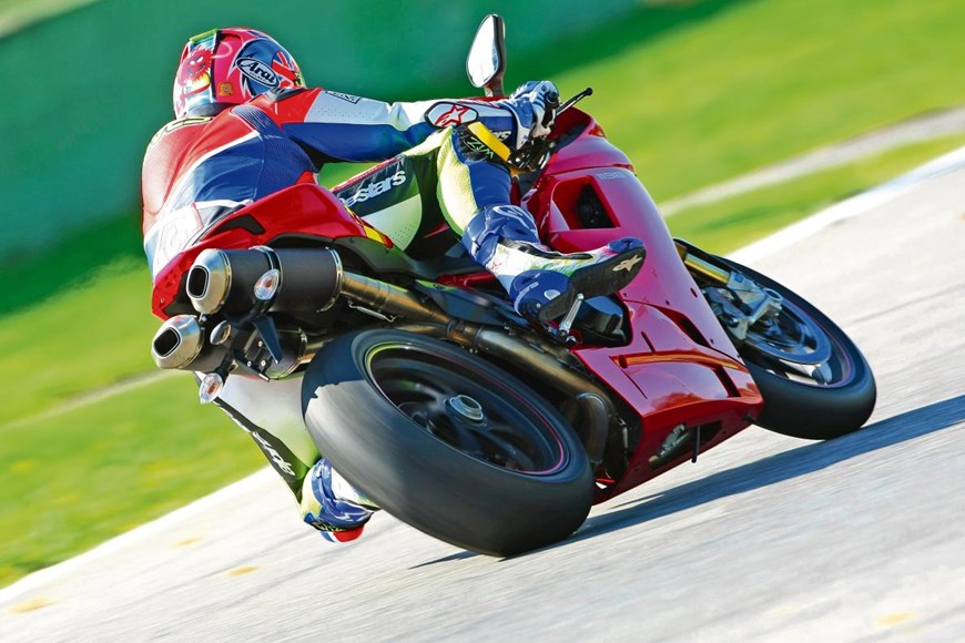 DUCATI 1198SP (2010-2012) Review | Speed, Specs & Prices