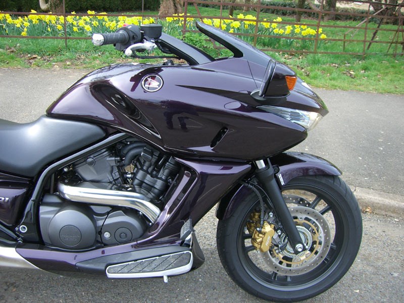 HONDA DN-01 (2008-2010) Review | Speed, Specs & Prices