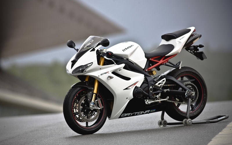 TRIUMPH DAYTONA 675R (2011-2012) Motorcycle Review