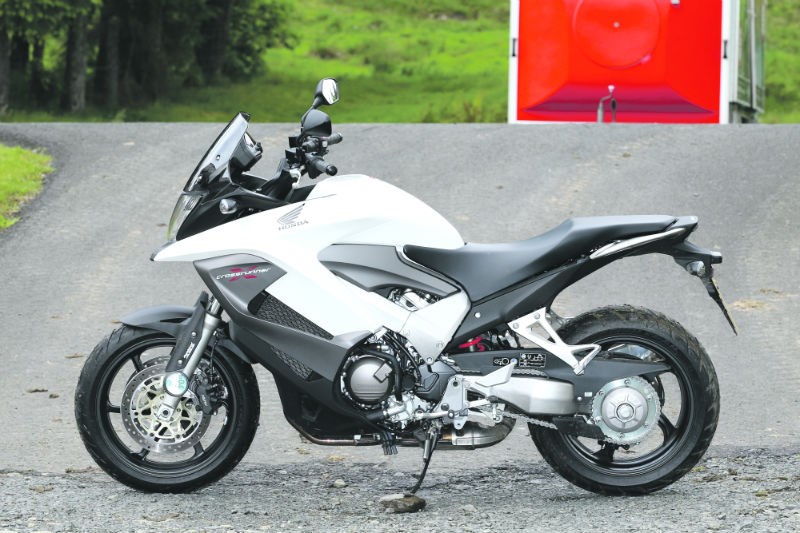 HONDA CROSSRUNNER 800 (2011-2014) Motorcycle Review