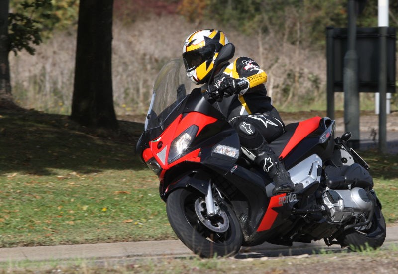 APRILIA SR MAX 300 (2011-2012) Review, Specs & Prices