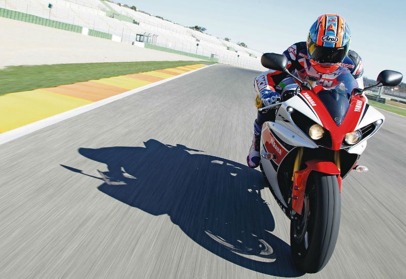 YAMAHA R1 (2012-2014) Review | Speed, Specs & Prices