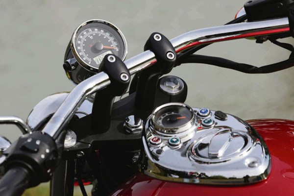 TRIUMPH SPEEDMASTER (2011-2017) Review | Specs & Prices