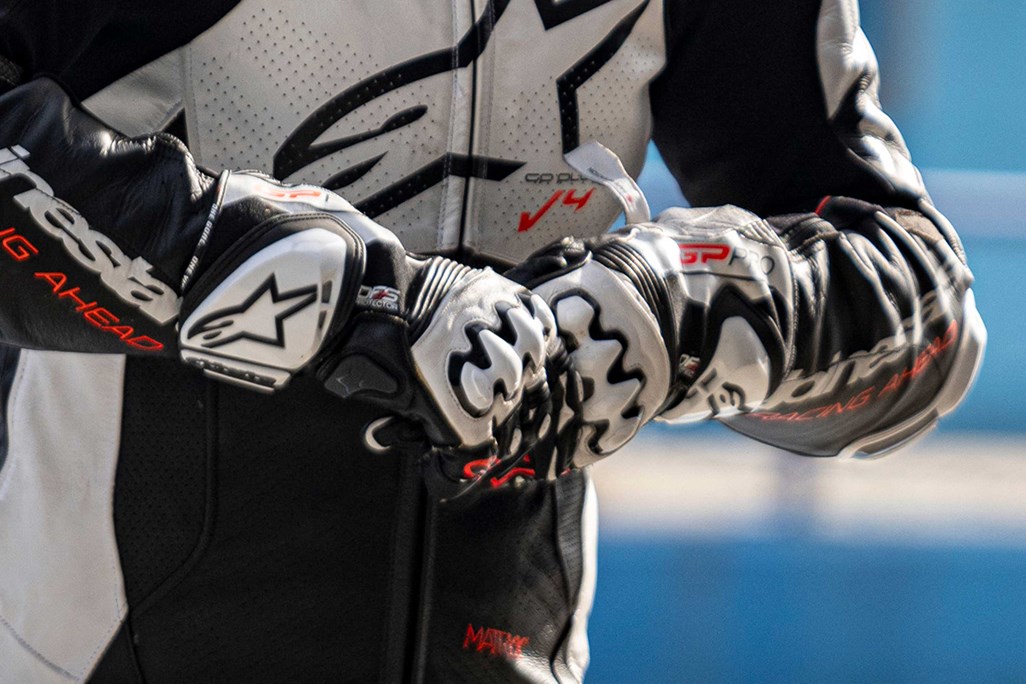 These Alpinestars GP Pro R4 gloves are comfortable from the get go