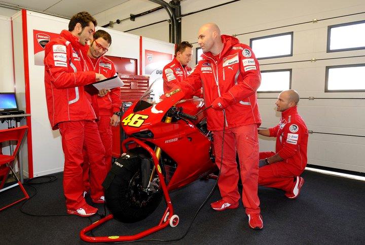 Rossi tests 1198 superbike at Misano