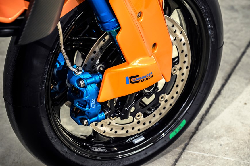 BMW R1300R race bike turns heads at the Daytona 200