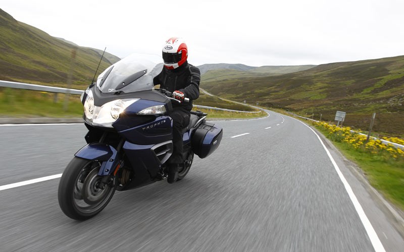 Triumph Trophy 1200 SE (2012-2017) Review, Specs & Prices