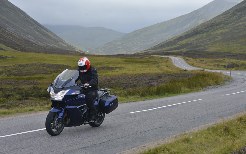 Triumph Trophy 1200 SE (2012-2017) Review, Specs & Prices