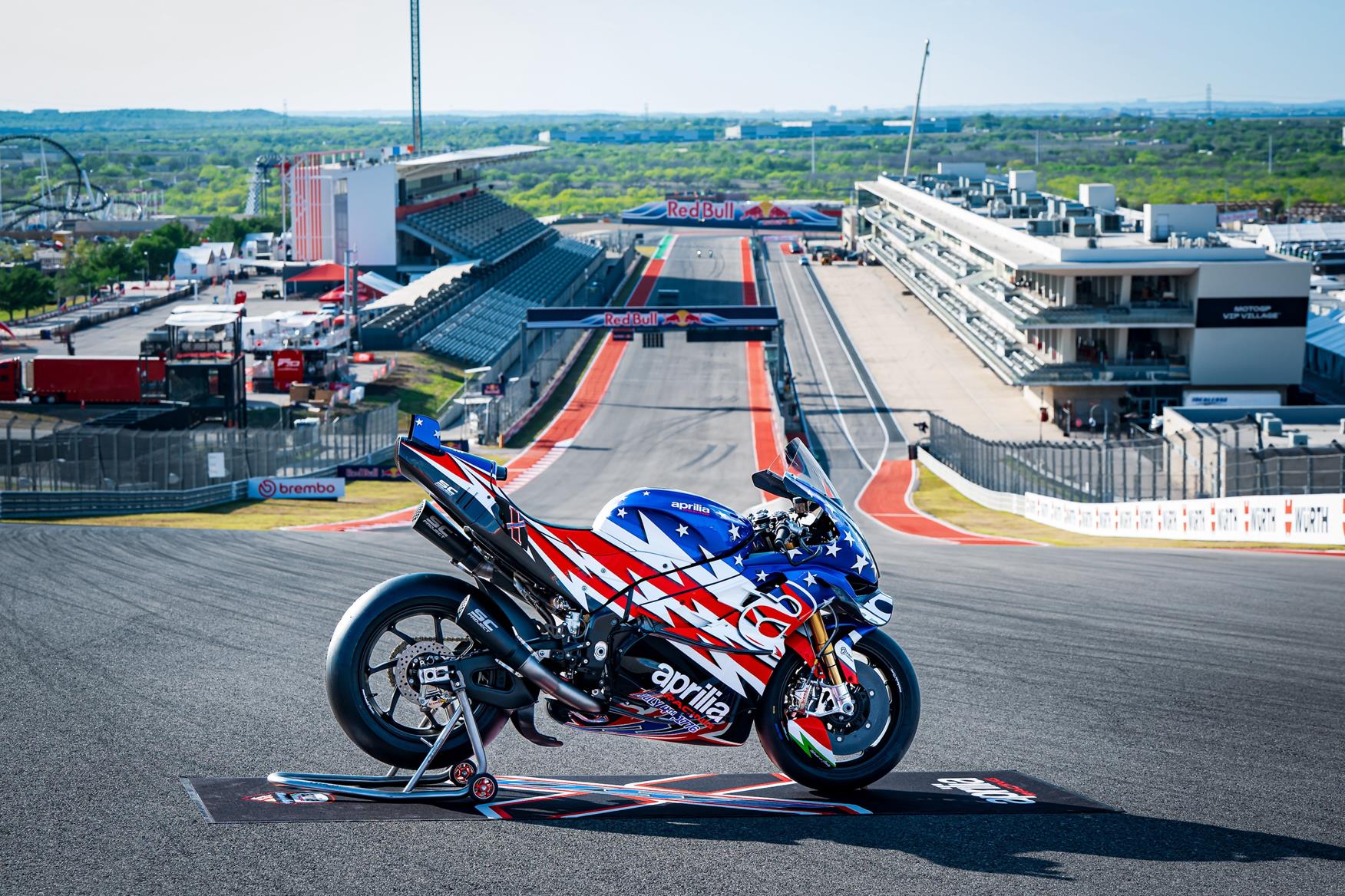 Aprilia special uses MotoGP carbon discs and 236.7bhp