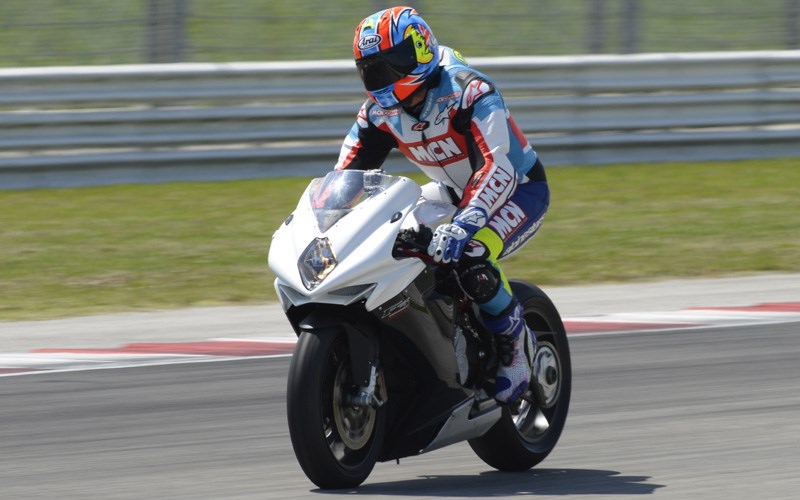 MV-AGUSTA F3 800 (2013-on) Review | Speed, Specs & Prices