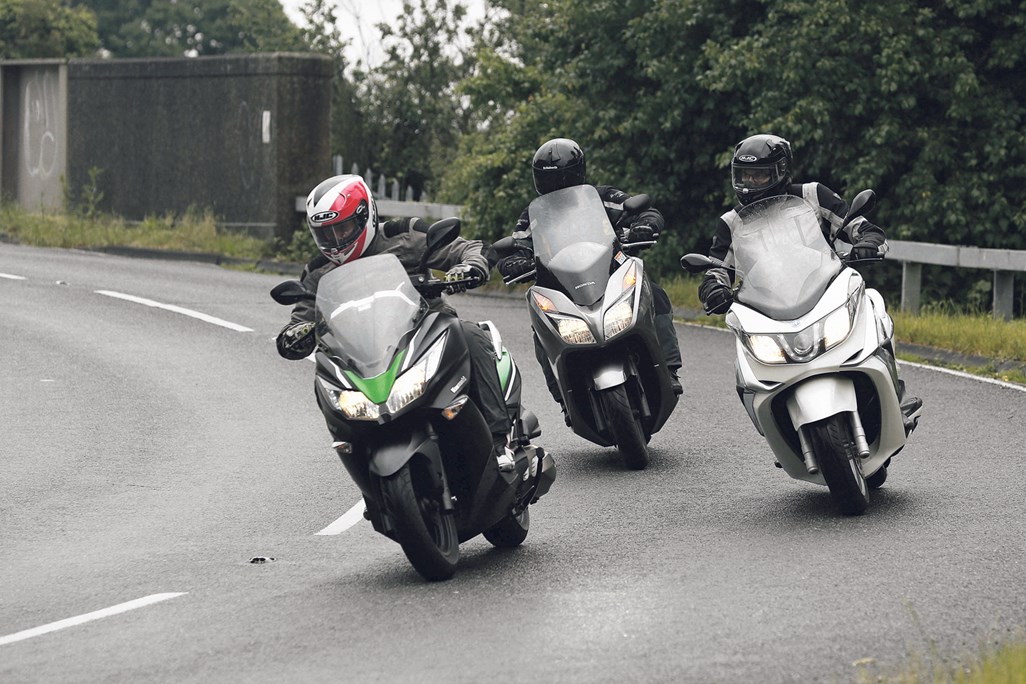 Kawasaki J300 (2014-on) Review | Speed, Specs & Prices