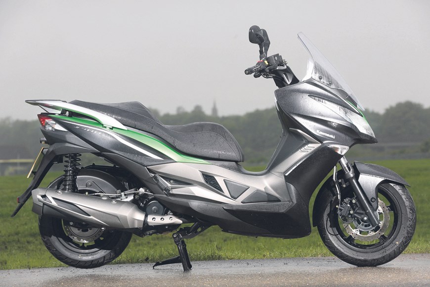 Kawasaki J300 (2014-on) Review | Speed, Specs & Prices