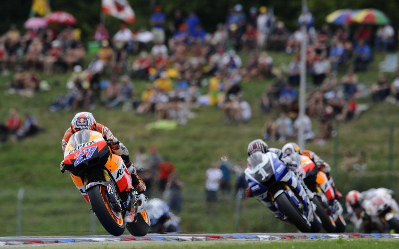 Brno MotoGP: Casey Stoner romps to crucial win