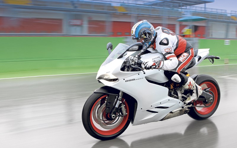 DUCATI 899 PANIGALE (2013-2016) Review | Specs & Prices