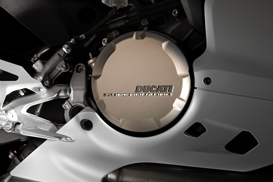 DUCATI 899 PANIGALE (2013-2016) Review | Specs & Prices