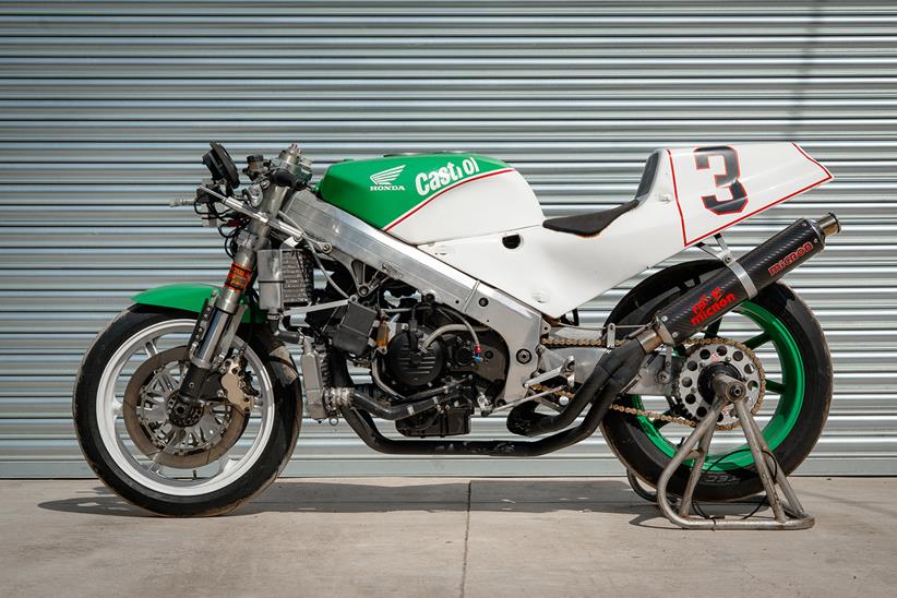 Joey Dunlop Honda VFR750R RC30 race bike heads to auction