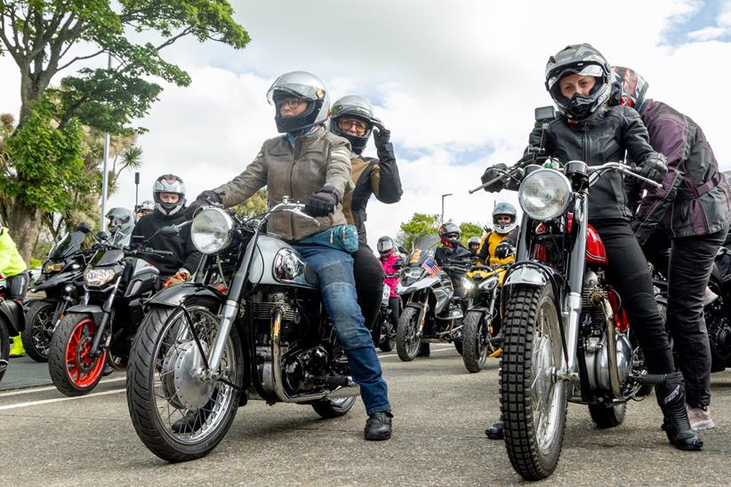 Women Riders World Relay lead TT Legacy Lap at Isle of Man