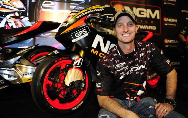 Colin Edwards unveils 2012 Forward Racing livery