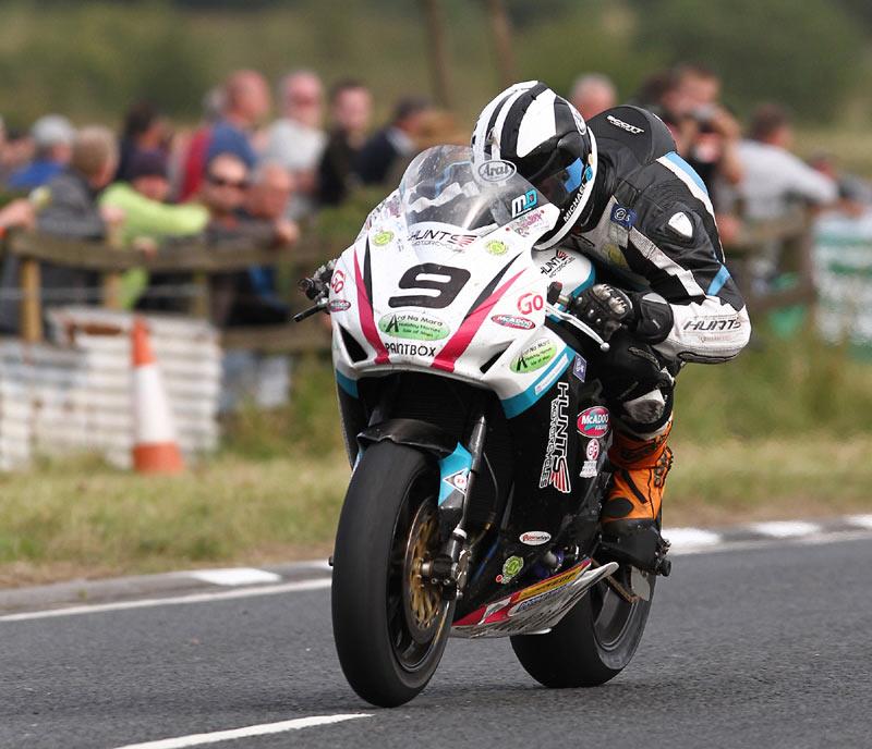 Michael Dunlop wins Dundrod 150 Superbike race