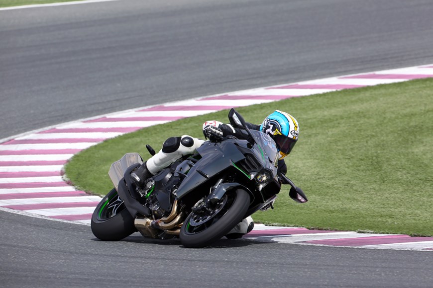 KAWASAKI NINJA H2 (2015-2018) Review | Specs & Prices