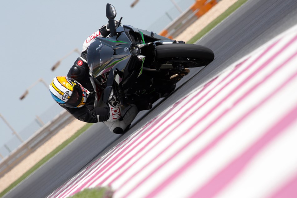 KAWASAKI NINJA H2 (2015-2018) Review | Specs & Prices