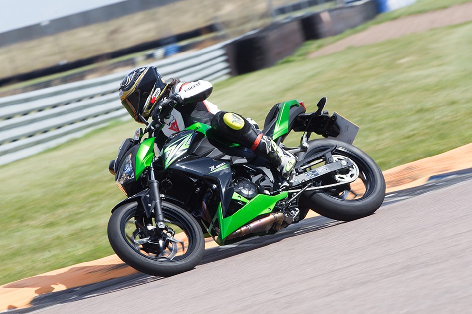 KAWASAKI Z300 (2015-on) Review | Speed, Specs & Prices