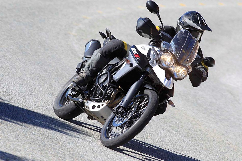 TRIUMPH TIGER 800 XC (2015-on) Review, Specs & Prices