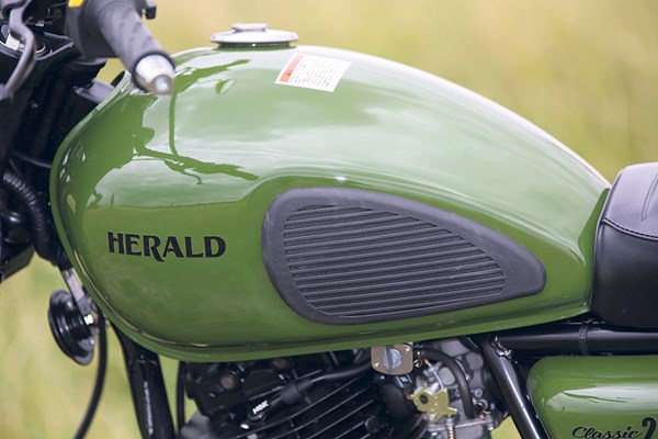 HERALD CLASSIC 250 (2015-on) Review | Specs & Prices