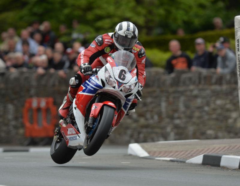 Isle of Man TT: Dunlop takes first Superbike TT win