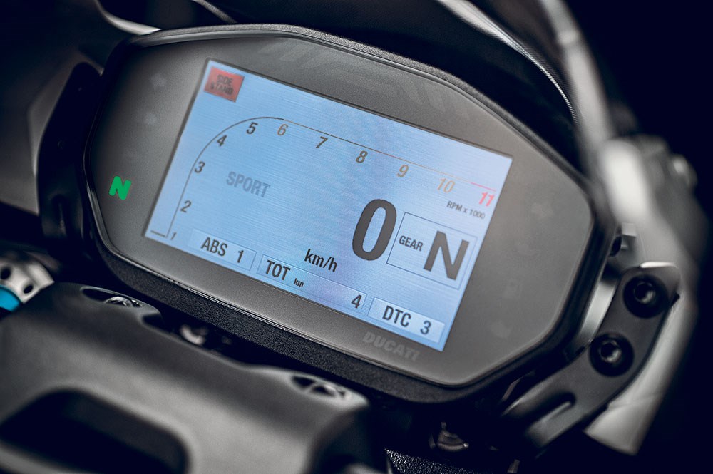 DUCATI MONSTER 1200R (2016-on) Review, Specs & Prices