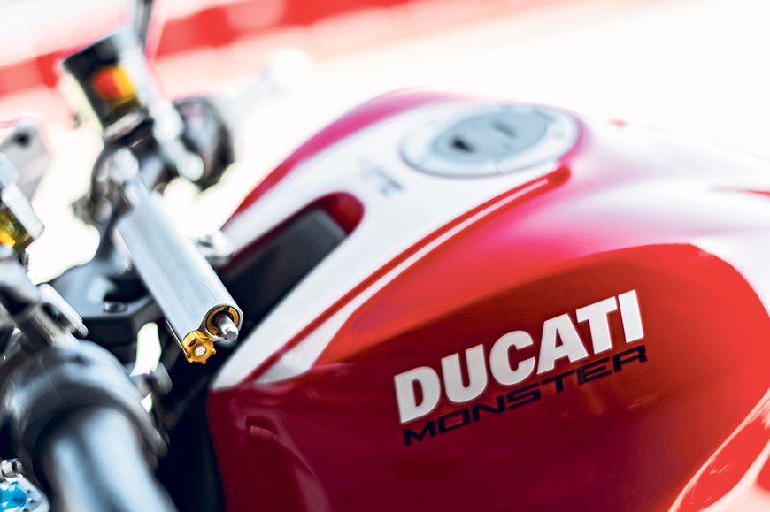DUCATI MONSTER 1200R (2016-on) Review, Specs & Prices
