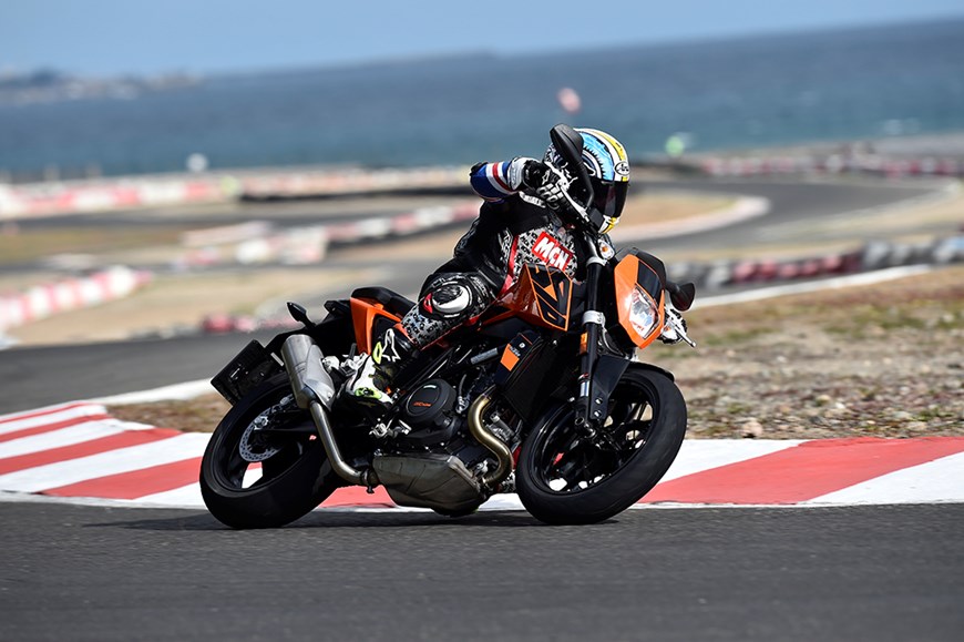 2016-2019 KTM 690 Duke review: Powerful single cylinder ride