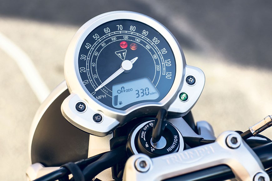 2016-2019 Triumph Street Twin Review: Specs & Prices