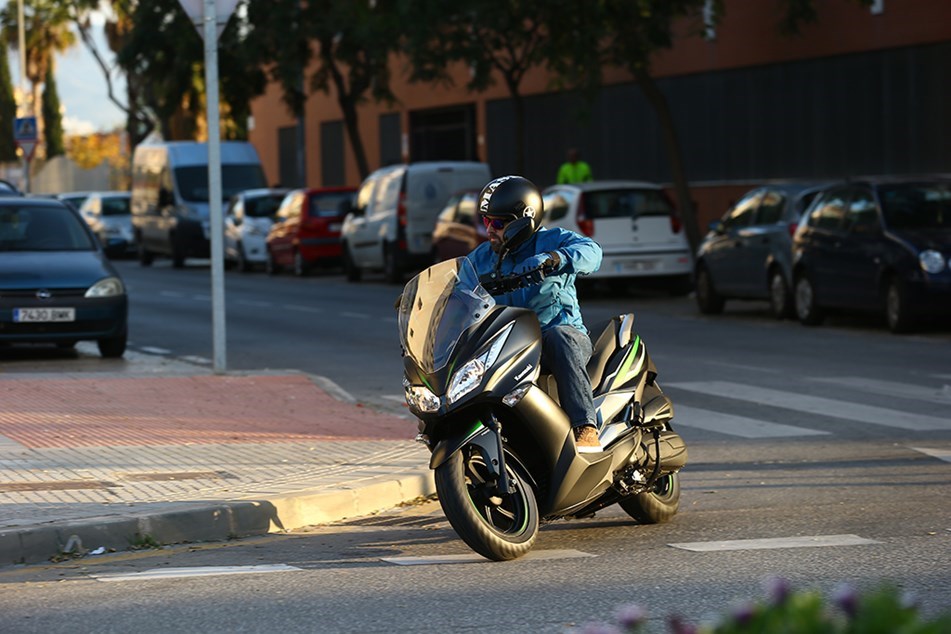 Kawasaki J125 (2016-2021) Review | Speed, Specs & Prices