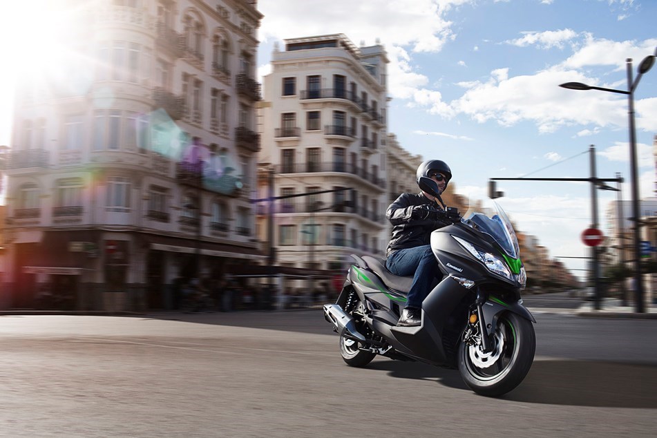 Kawasaki J125 (2016-2021) Review | Speed, Specs & Prices