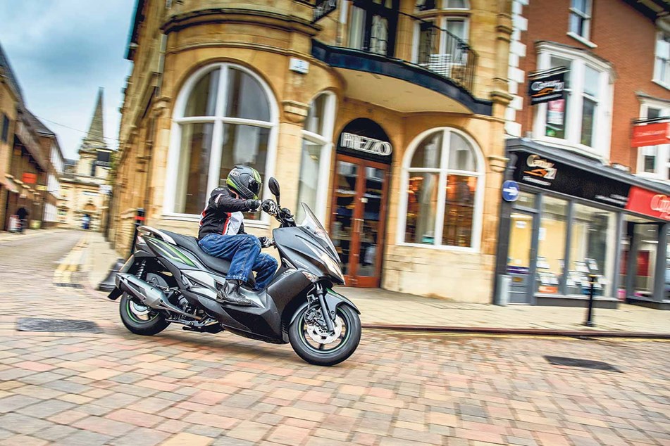 Kawasaki J125 (2016-2021) Review | Speed, Specs & Prices