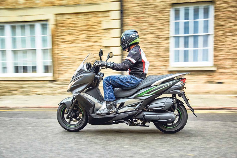 Kawasaki J125 (2016-2021) Review | Speed, Specs & Prices