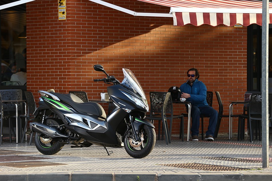 Kawasaki J125 (2016-2021) Review | Speed, Specs & Prices