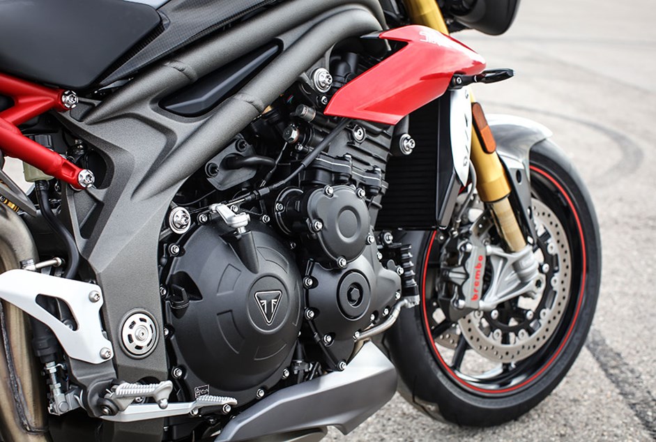 TRIUMPH SPEED TRIPLE 1050 R (2016 - on) Review