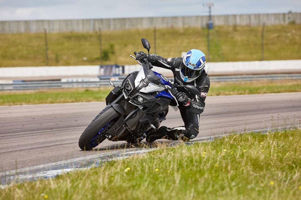 2016-2021 Yamaha MT 10 review: The crossplane crank naked!