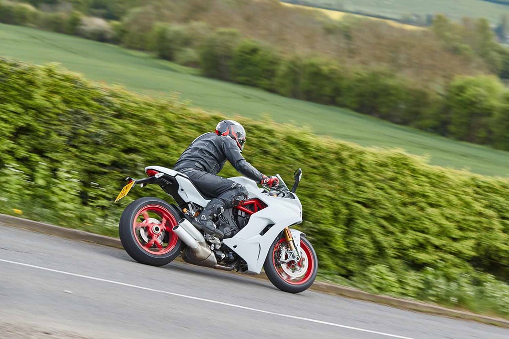 DUCATI SUPERSPORT (2017-2021) Review | Specs & Prices