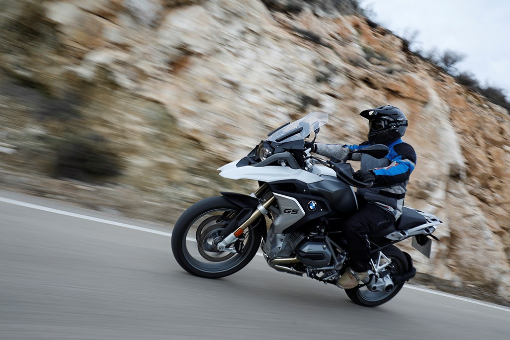 BMW R1200GS (2017-2018) Review | Speed, Specs & Prices