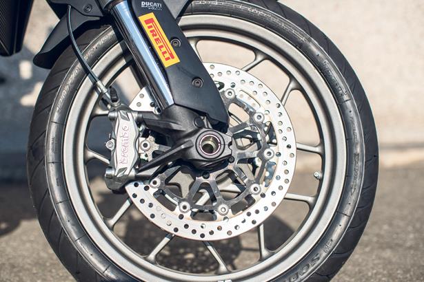 BMW R1200GS (2017-2018) Review | Speed, Specs & Prices