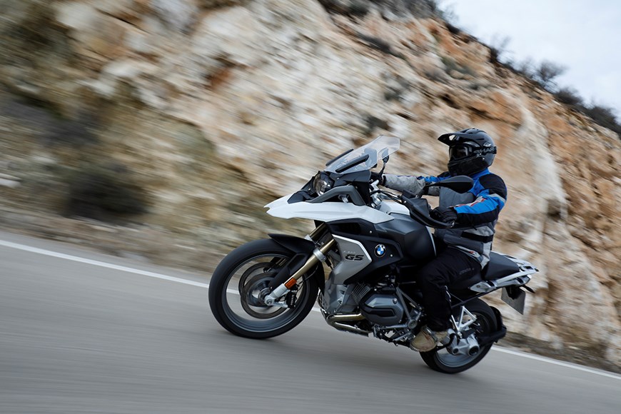 2017-2018 BMW R1200GS review | Speed, Specs & Prices
