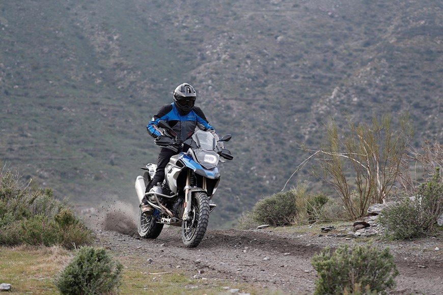 BMW R1200GS (2017-2018) Review | Speed, Specs & Prices