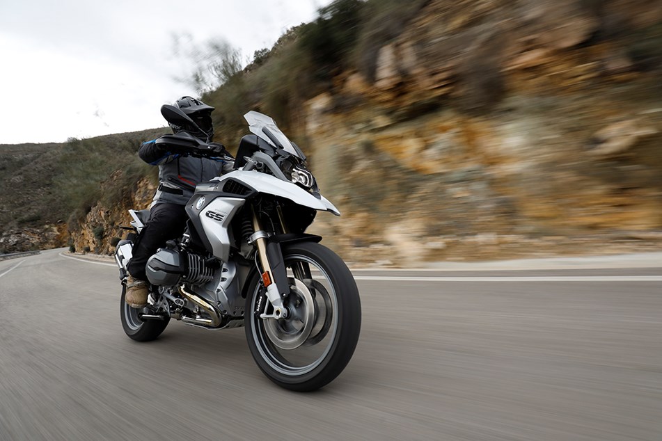 BMW R1200GS (2017-2018) Review | Speed, Specs & Prices