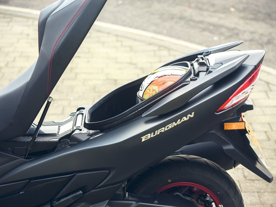 2017 - 2021 Suzuki Burgman 400 review | Sporty makeover